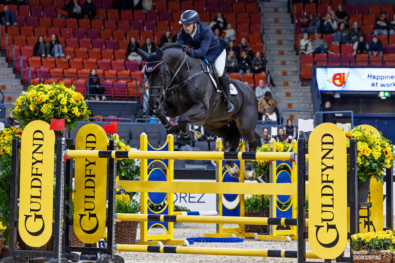 Robert Whitaker and Vermento top the CSI5*-W 1.50m Prize of AJ ...